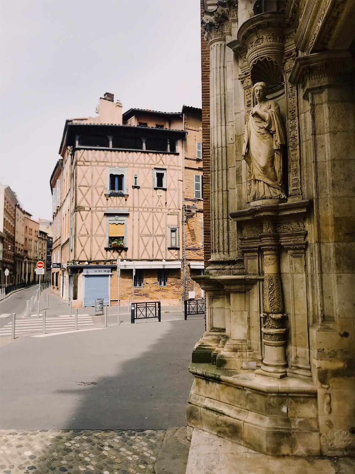 Toulouse: A few hours in the pink & blue city of France - BudgetTraveller