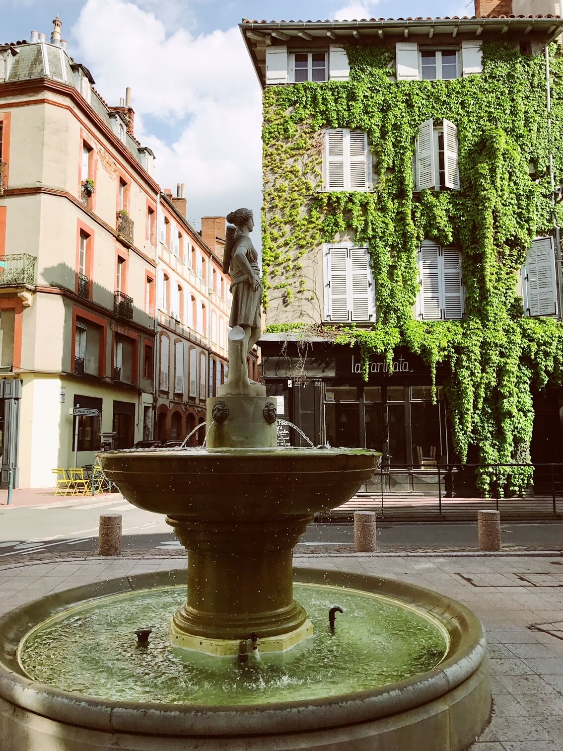 Toulouse: A few hours in the pink & blue city of France - BudgetTraveller